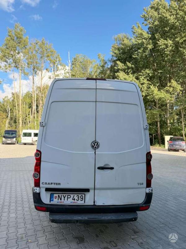 White Volkswagen Crafter 2011 in Kaunas, with an engine capacity of 2.46 L and mileage of 337 thousand km for 3500 €, photo 5 on AUTOMOTO.COM.LV