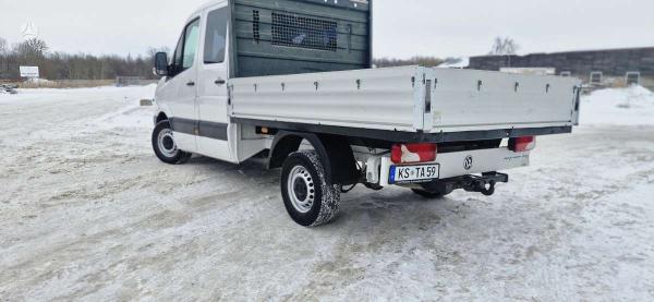 White Volkswagen Crafter 2012 in Kelme, with an engine capacity of 1.97 L and mileage of 210 thousand km for 10800 €, photo 2 on AUTOMOTO.COM.LV