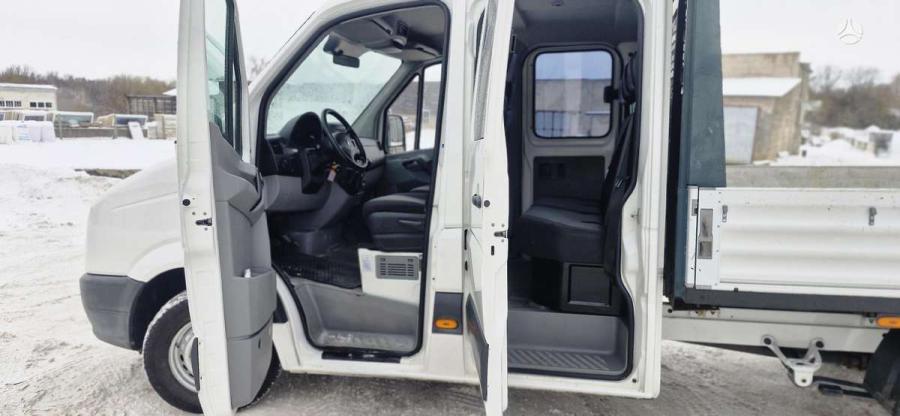 White Volkswagen Crafter 2012 in Kelme, with an engine capacity of 1.97 L and mileage of 210 thousand km for 10800 €, photo 10 on AUTOMOTO.COM.LV
