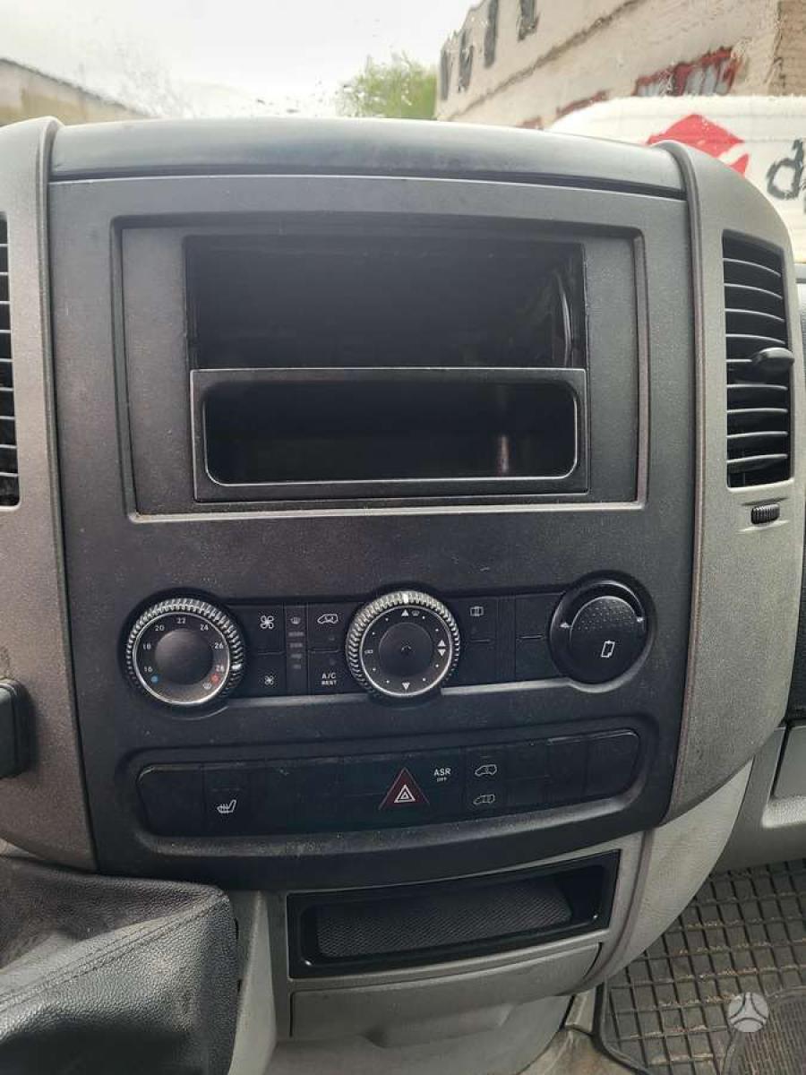 Balts Volkswagen Crafter 2012 Panevēža, ar dzinēja tilpumu 1.97 L un nobraukumu 879 tūkst. km par 3509 €, foto 13 vietnē AUTOMOTO.COM.LV