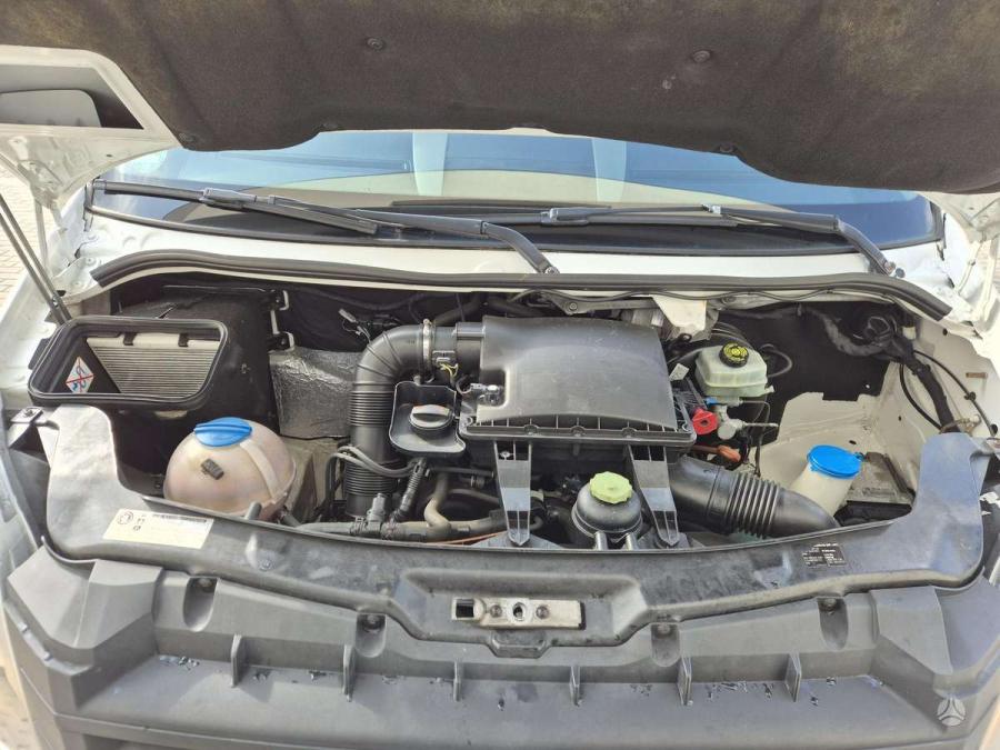 White Volkswagen Crafter 2012 in Marijampole, with an engine capacity of 1.97 L and mileage of 291 thousand km for 9000 €, photo 22 on AUTOMOTO.COM.LV