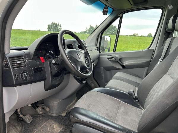 White Volkswagen Crafter 2013 in Svencionys, with an engine capacity of 2.00 L and mileage of 324 thousand km for 4200 €, photo 4 on AUTOMOTO.COM.LV