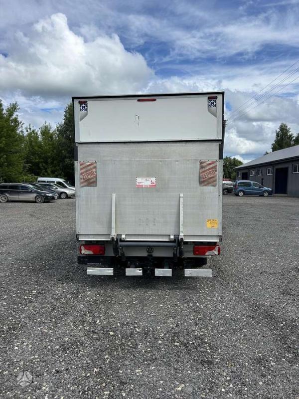 White Volkswagen Crafter 2013 in Kretinga, with an engine capacity of 1.97 L and mileage of 197 thousand km for 10650 €, photo 10 on AUTOMOTO.COM.LV