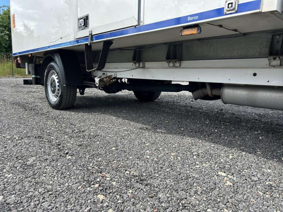 White Volkswagen Crafter 2013 in Kretinga, with an engine capacity of 1.97 L and mileage of 197 thousand km for 10650 €, photo 14 on AUTOMOTO.COM.LV