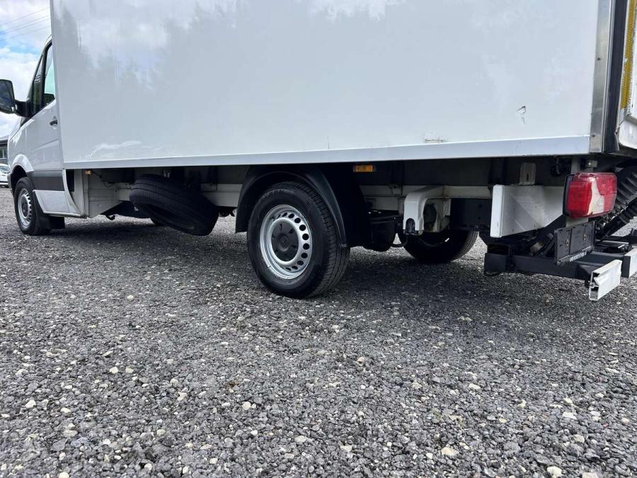 White Volkswagen Crafter 2013 in Kretinga, with an engine capacity of 1.97 L and mileage of 197 thousand km for 10650 €, photo 15 on AUTOMOTO.COM.LV