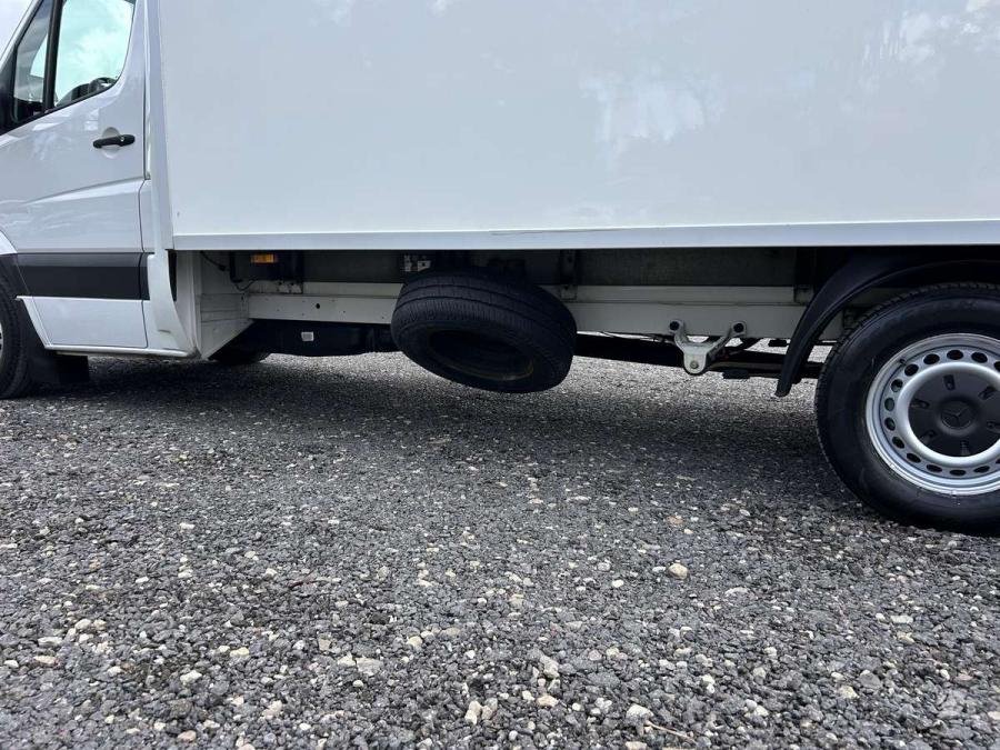 White Volkswagen Crafter 2013 in Kretinga, with an engine capacity of 1.97 L and mileage of 197 thousand km for 10650 €, photo 17 on AUTOMOTO.COM.LV