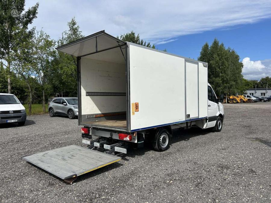White Volkswagen Crafter 2013 in Kretinga, with an engine capacity of 1.97 L and mileage of 197 thousand km for 10650 €, photo 19 on AUTOMOTO.COM.LV