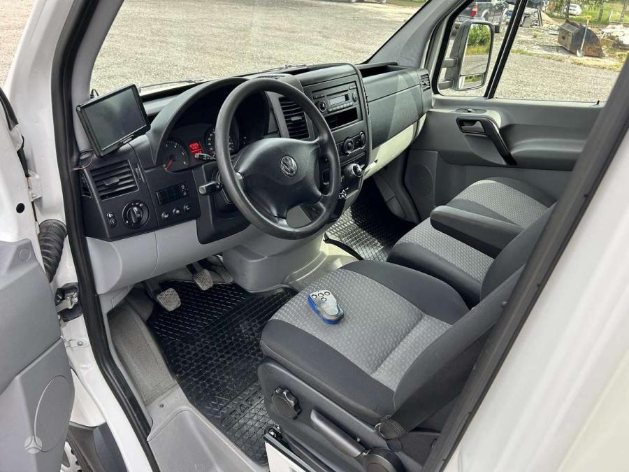 White Volkswagen Crafter 2013 in Kretinga, with an engine capacity of 1.97 L and mileage of 197 thousand km for 10650 €, photo 23 on AUTOMOTO.COM.LV