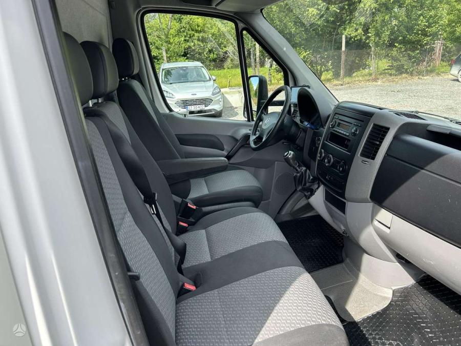 White Volkswagen Crafter 2013 in Kretinga, with an engine capacity of 1.97 L and mileage of 197 thousand km for 10650 €, photo 24 on AUTOMOTO.COM.LV