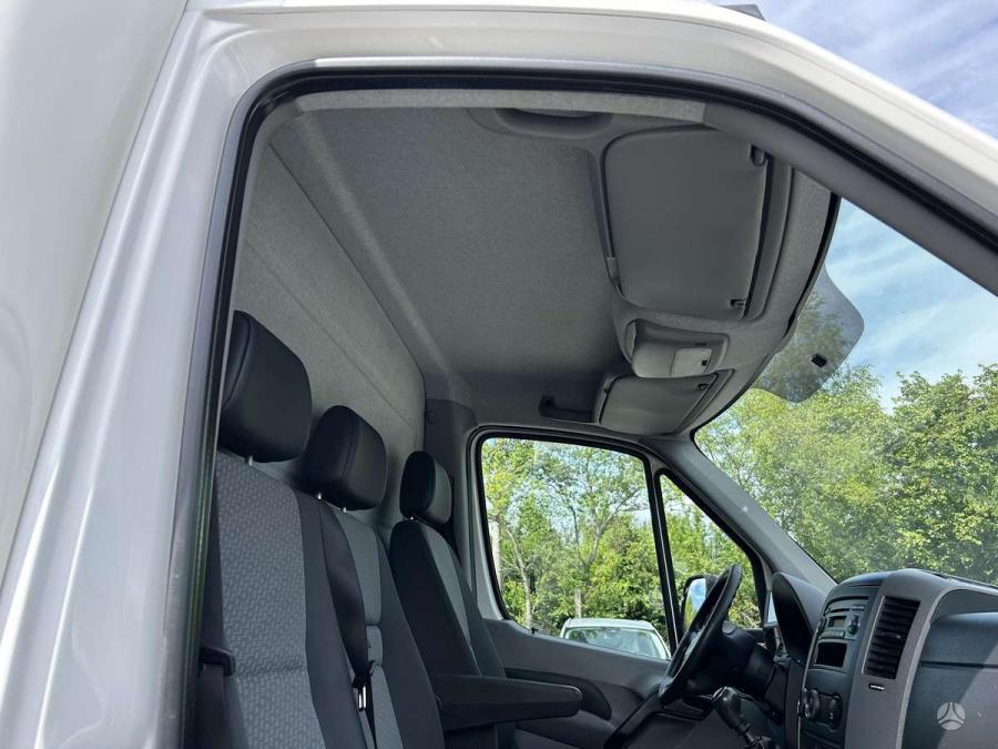 White Volkswagen Crafter 2013 in Kretinga, with an engine capacity of 1.97 L and mileage of 197 thousand km for 10650 €, photo 27 on AUTOMOTO.COM.LV