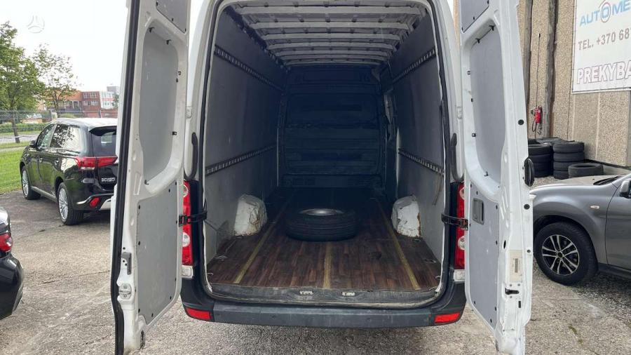 White Volkswagen Crafter 2013 in Klaipeda, with an engine capacity of 1.97 L and mileage of 174 thousand km for 8500 €, photo 8 on AUTOMOTO.COM.LV