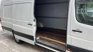 White Volkswagen Crafter 2013 in Klaipeda, with an engine capacity of 1.97 L and mileage of 174 thousand km for 8500 €, photo 9 on AUTOMOTO.COM.LV