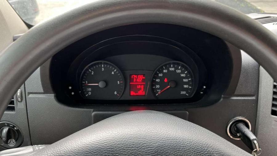 White Volkswagen Crafter 2013 in Klaipeda, with an engine capacity of 1.97 L and mileage of 174 thousand km for 8500 €, photo 13 on AUTOMOTO.COM.LV