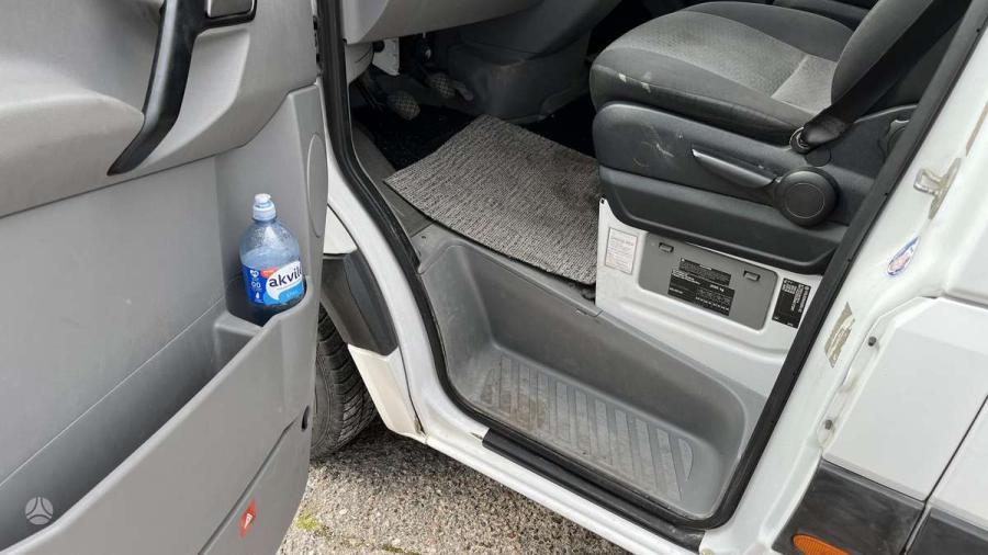 White Volkswagen Crafter 2013 in Klaipeda, with an engine capacity of 1.97 L and mileage of 174 thousand km for 8500 €, photo 15 on AUTOMOTO.COM.LV