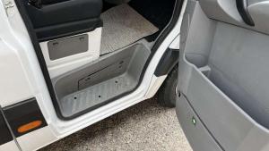 White Volkswagen Crafter 2013 in Klaipeda, with an engine capacity of 1.97 L and mileage of 174 thousand km for 8500 €, photo 17 on AUTOMOTO.COM.LV