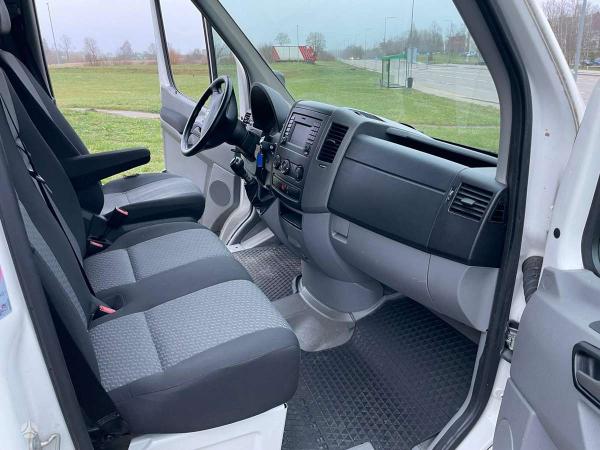 White Volkswagen Crafter 2014 in Alytus, with an engine capacity of 2.00 L and mileage of 302 thousand km for 9317 €, photo 11 on AUTOMOTO.COM.LV
