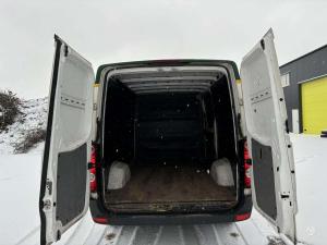 White Volkswagen Crafter 2014 in Vilnius, with an engine capacity of 2.00 L and mileage of 340 thousand km for 5350 €, photo 10 on AUTOMOTO.COM.LV