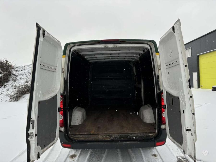 White Volkswagen Crafter 2014 in Vilnius, with an engine capacity of 2.00 L and mileage of 340 thousand km for 5350 €, photo 10 on AUTOMOTO.COM.LV