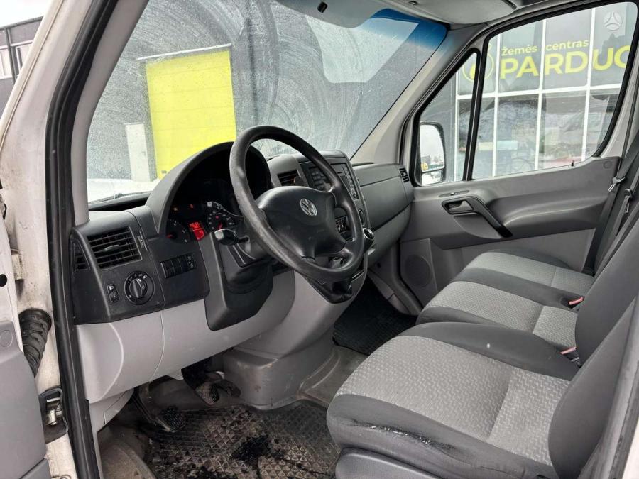 White Volkswagen Crafter 2014 in Vilnius, with an engine capacity of 2.00 L and mileage of 340 thousand km for 5350 €, photo 11 on AUTOMOTO.COM.LV