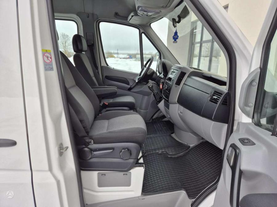 White Volkswagen Crafter 2014 in Marijampole, with an engine capacity of 1.97 L and mileage of 244 thousand km for 14500 €, photo 20 on AUTOMOTO.COM.LV