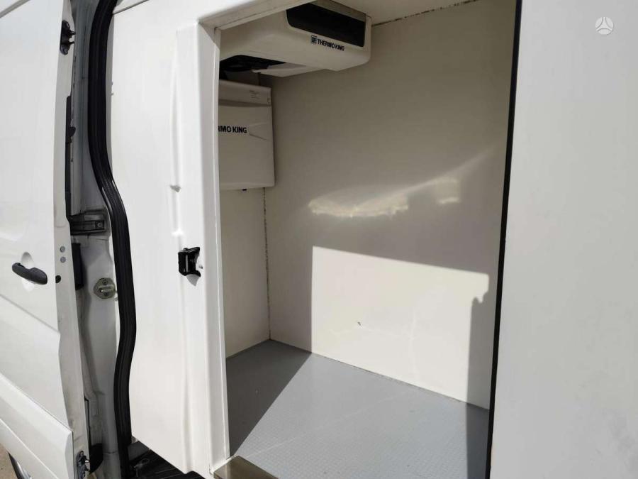 White Volkswagen Crafter 2014 in Klaipeda, with an engine capacity of 2.00 L and mileage of 342 thousand km for 8000 €, photo 6 on AUTOMOTO.COM.LV