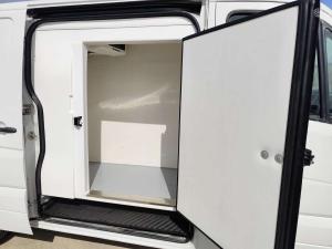White Volkswagen Crafter 2014 in Klaipeda, with an engine capacity of 2.00 L and mileage of 342 thousand km for 8000 €, photo 7 on AUTOMOTO.COM.LV