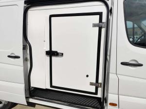White Volkswagen Crafter 2014 in Klaipeda, with an engine capacity of 2.00 L and mileage of 342 thousand km for 8000 €, photo 8 on AUTOMOTO.COM.LV