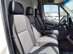 White Volkswagen Crafter 2014 in Klaipeda, with an engine capacity of 2.00 L and mileage of 342 thousand km for 8000 €, photo 15 on AUTOMOTO.COM.LV