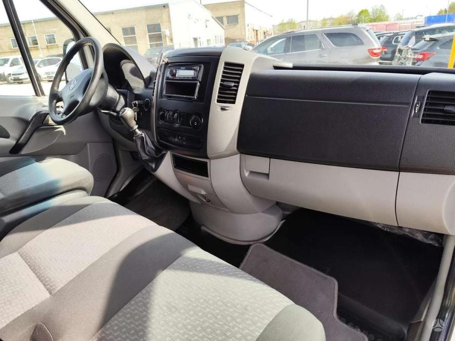 White Volkswagen Crafter 2014 in Klaipeda, with an engine capacity of 2.00 L and mileage of 342 thousand km for 8000 €, photo 16 on AUTOMOTO.COM.LV