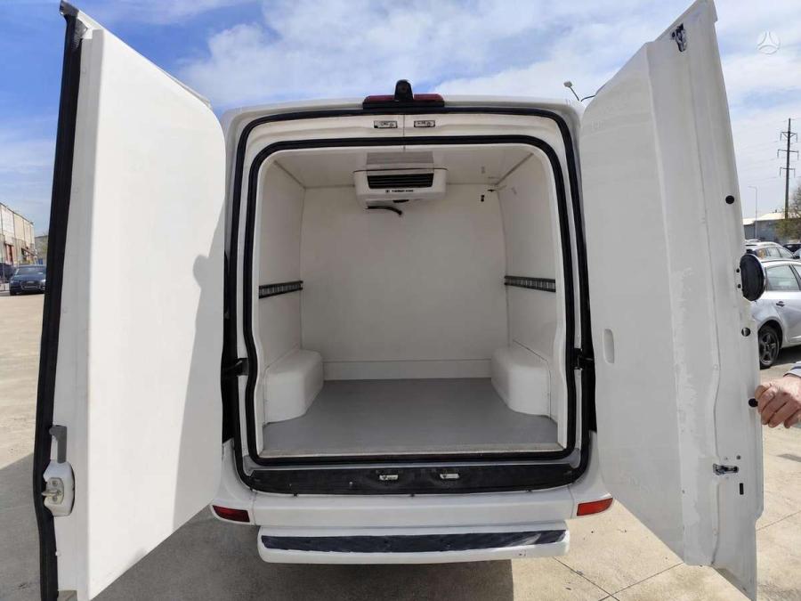 White Volkswagen Crafter 2014 in Klaipeda, with an engine capacity of 2.00 L and mileage of 342 thousand km for 8000 €, photo 22 on AUTOMOTO.COM.LV
