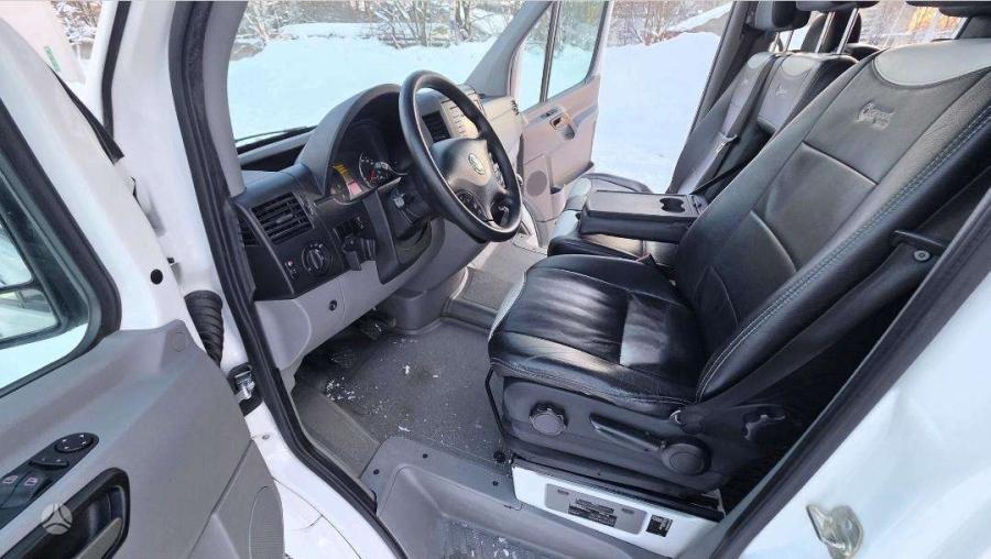White Volkswagen Crafter 2015 in Klaipeda, with an engine capacity of 2.00 L and mileage of 231 thousand km for 11890 €, photo 9 on AUTOMOTO.COM.LV