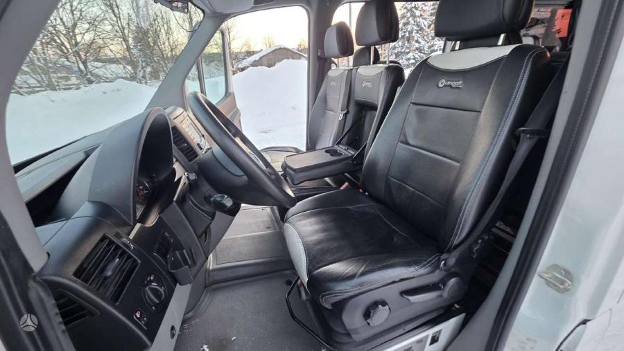White Volkswagen Crafter 2015 in Klaipeda, with an engine capacity of 2.00 L and mileage of 231 thousand km for 11890 €, photo 18 on AUTOMOTO.COM.LV