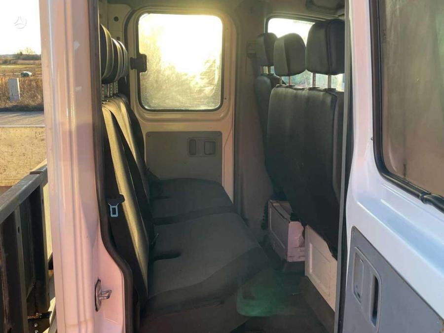 White Volkswagen Crafter 2015 in Ukmerge, with an engine capacity of 1.97 L and mileage of 223 thousand km for 14900 €, photo 8 on AUTOMOTO.COM.LV