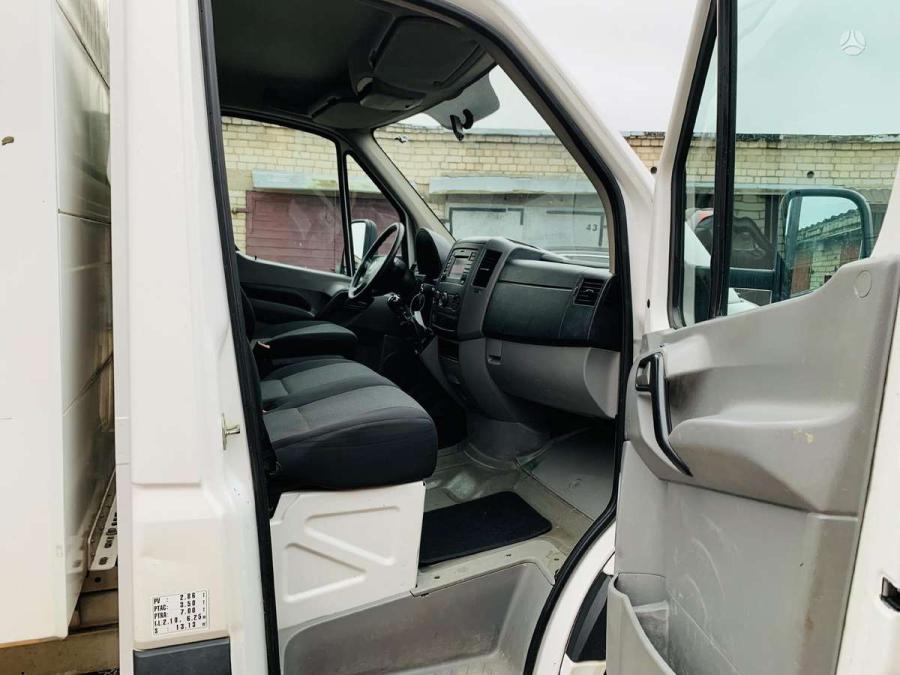 Balts Volkswagen Crafter 2015 Tauragė, ar dzinēja tilpumu 2.00 L un nobraukumu 182 tūkst. km par 9800 €, foto 8 vietnē AUTOMOTO.COM.LV