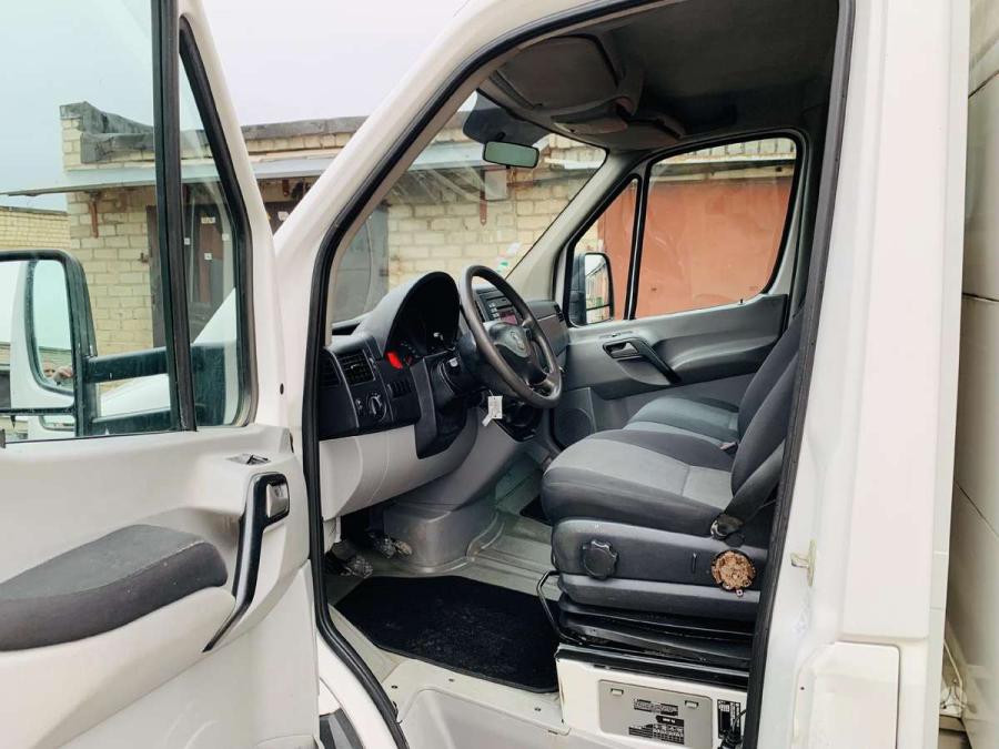 Balts Volkswagen Crafter 2015 Tauragė, ar dzinēja tilpumu 2.00 L un nobraukumu 182 tūkst. km par 9800 €, foto 9 vietnē AUTOMOTO.COM.LV
