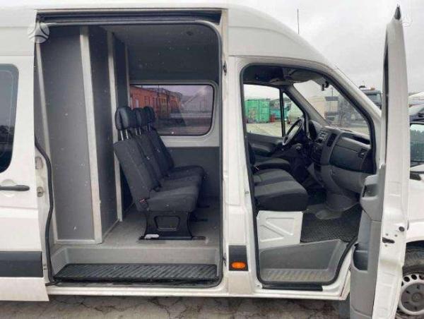 White Volkswagen Crafter 2015 in Vilnius, with an engine capacity of 2.00 L and mileage of 290 thousand km for 8470 €, photo 5 on AUTOMOTO.COM.LV