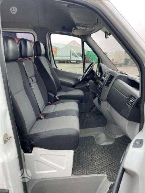 White Volkswagen Crafter 2015 in Vilnius, with an engine capacity of 2.00 L and mileage of 290 thousand km for 8470 €, photo 6 on AUTOMOTO.COM.LV