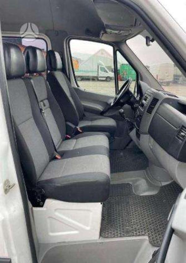White Volkswagen Crafter 2015 in Vilnius, with an engine capacity of 2.00 L and mileage of 290 thousand km for 8000 €, photo 6 on AUTOMOTO.COM.LV