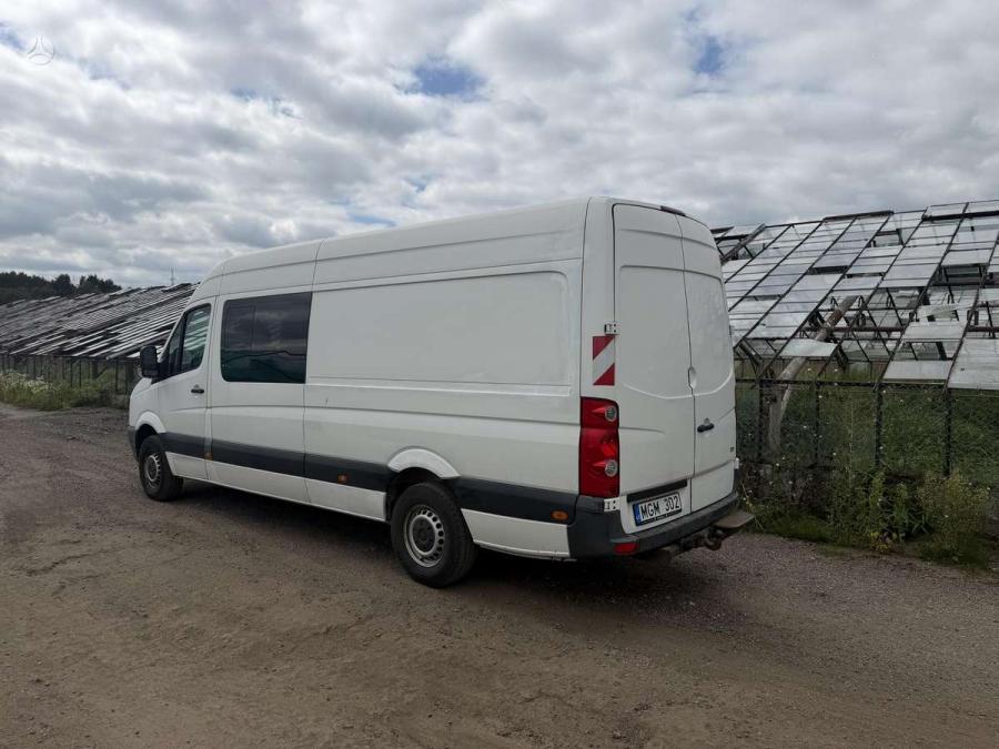 White Volkswagen Crafter 2015 in Vilnius, with an engine capacity of 1.97 L and mileage of 400 thousand km for 9922 €, photo 8 on AUTOMOTO.COM.LV