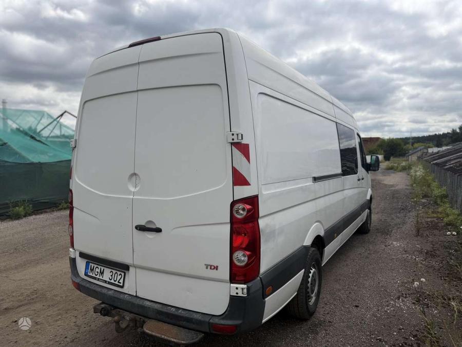 White Volkswagen Crafter 2015 in Vilnius, with an engine capacity of 1.97 L and mileage of 400 thousand km for 9922 €, photo 9 on AUTOMOTO.COM.LV