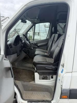 White Volkswagen Crafter 2015 in Vilnius, with an engine capacity of 1.97 L and mileage of 400 thousand km for 9922 €, photo 11 on AUTOMOTO.COM.LV