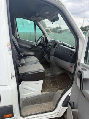White Volkswagen Crafter 2015 in Vilnius, with an engine capacity of 1.97 L and mileage of 400 thousand km for 9922 €, photo 14 on AUTOMOTO.COM.LV