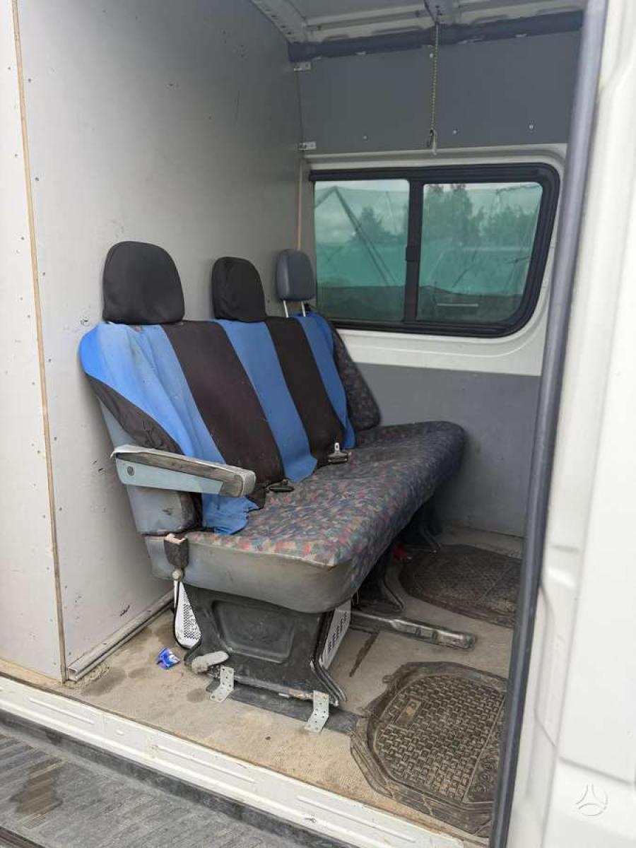 White Volkswagen Crafter 2015 in Vilnius, with an engine capacity of 1.97 L and mileage of 400 thousand km for 9922 €, photo 15 on AUTOMOTO.COM.LV