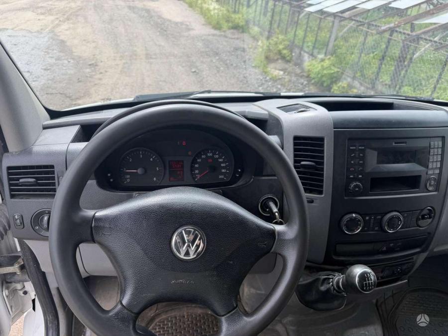 White Volkswagen Crafter 2015 in Vilnius, with an engine capacity of 1.97 L and mileage of 400 thousand km for 9922 €, photo 20 on AUTOMOTO.COM.LV
