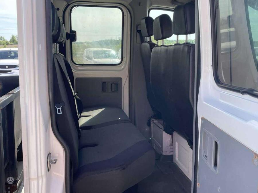 White Volkswagen Crafter 2015 in Ukmerge, with an engine capacity of 1.97 L and mileage of 223 thousand km for 10500 €, photo 7 on AUTOMOTO.COM.LV