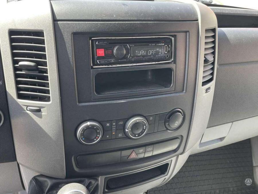 White Volkswagen Crafter 2015 in Ukmerge, with an engine capacity of 1.97 L and mileage of 223 thousand km for 10500 €, photo 11 on AUTOMOTO.COM.LV