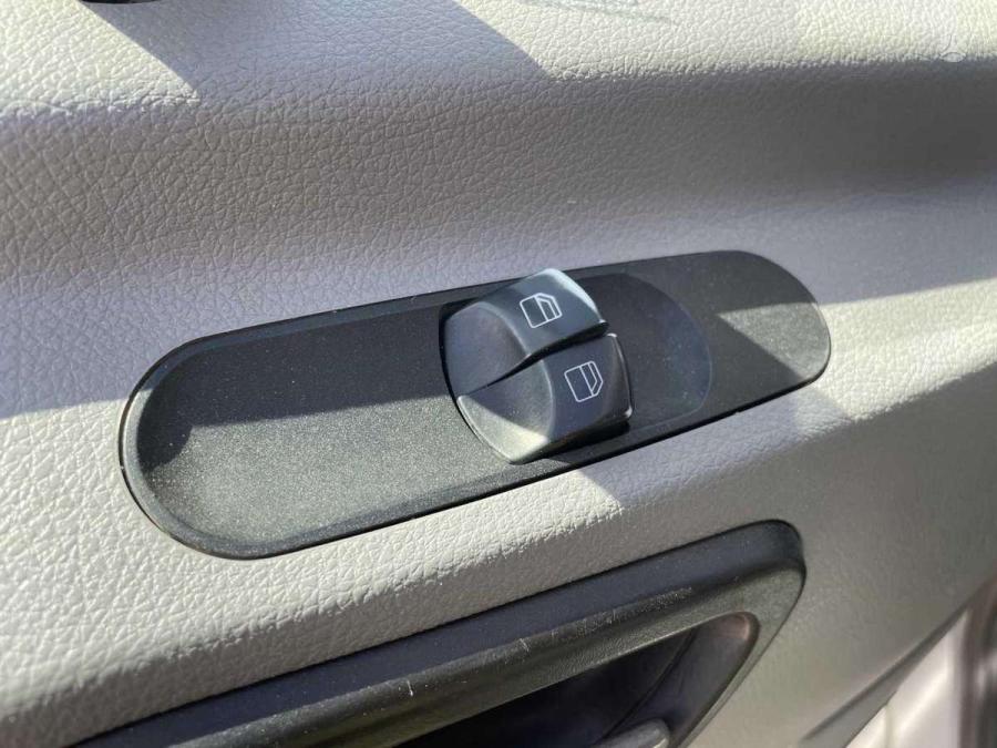 White Volkswagen Crafter 2015 in Ukmerge, with an engine capacity of 1.97 L and mileage of 223 thousand km for 10500 €, photo 13 on AUTOMOTO.COM.LV