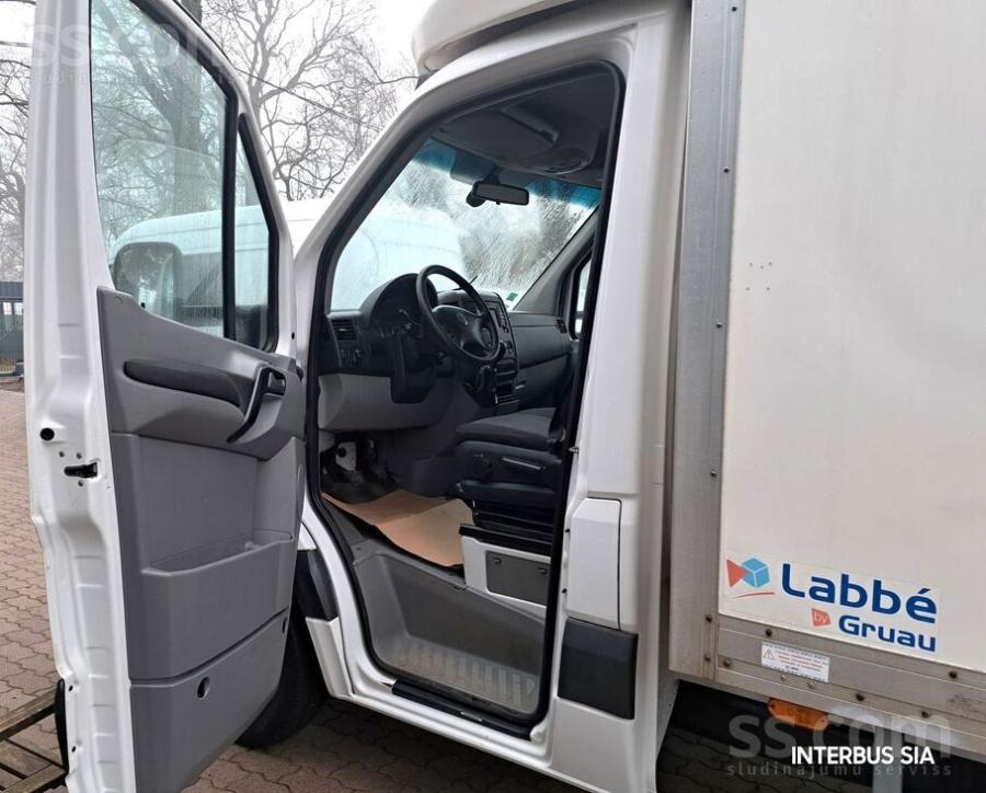 White Volkswagen Crafter 2016 in Riga, with an engine capacity of 2.00 L and mileage of 0 thousand km for 20449 €, photo 10 on AUTOMOTO.COM.LV