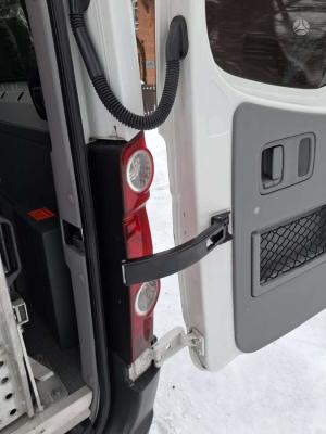 White Volkswagen Crafter 2016 in Jurbarkas, with an engine capacity of 2.00 L and mileage of 172 thousand km for 16800 €, photo 9 on AUTOMOTO.COM.LV