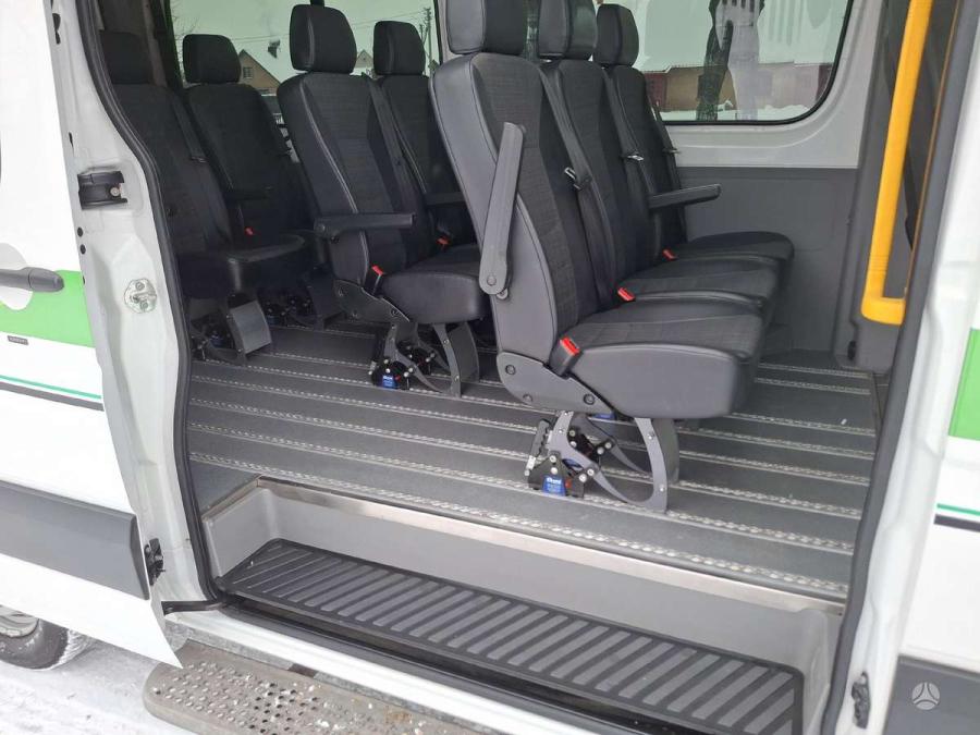 White Volkswagen Crafter 2016 in Jurbarkas, with an engine capacity of 2.00 L and mileage of 172 thousand km for 16800 €, photo 20 on AUTOMOTO.COM.LV